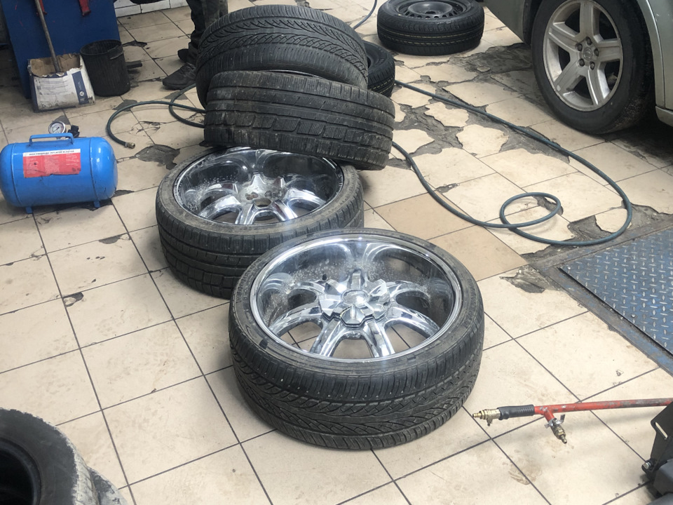 22 дюйма на уставшем хроме — Chrysler 300C (1G), 3,5 л, 2006 года ...