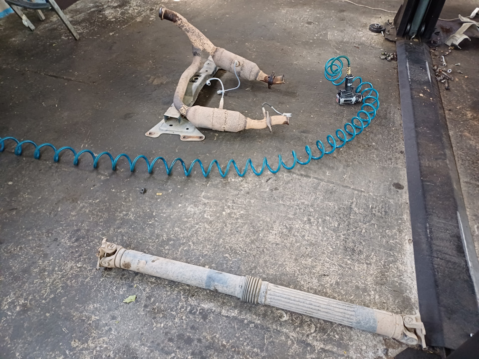 Сальник коленвала — Ford Explorer (4G), 4 л, 2007 года | визит на ...