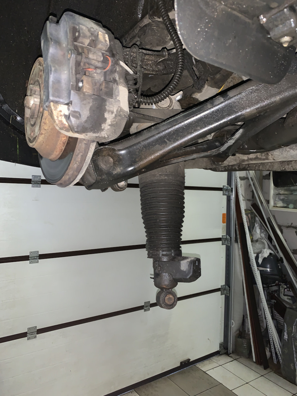 Замена клапана давления и уплотнительного кольца задней правой ...