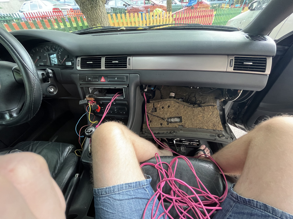 Установка сабвуфера Ivolga DRIVE-8 — Audi A6 (C5), 1,8 л, 2001 года ...