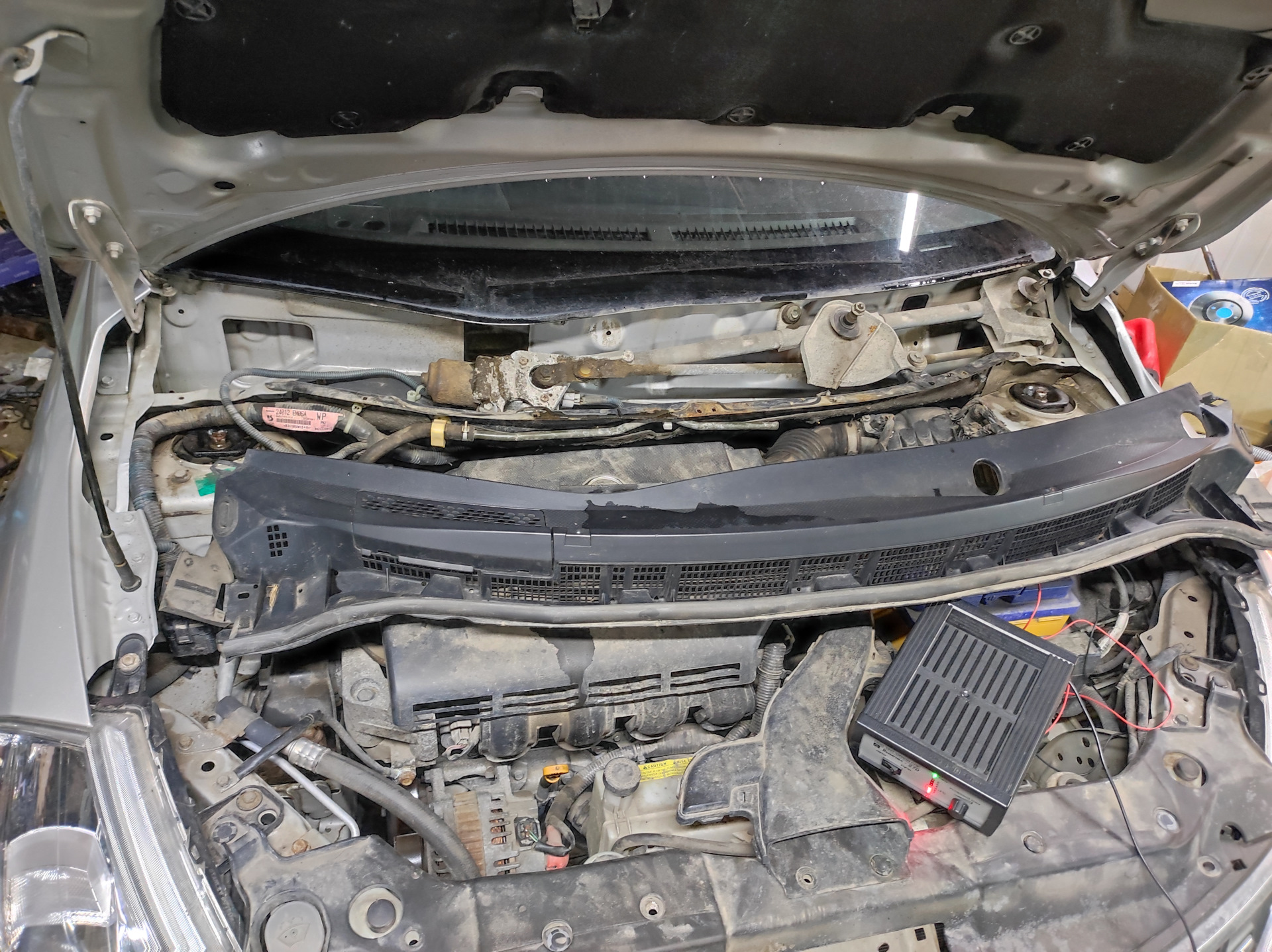 Замена передних пружин — Nissan Tiida (1G), 1,6 л, 2011 года | своими ...