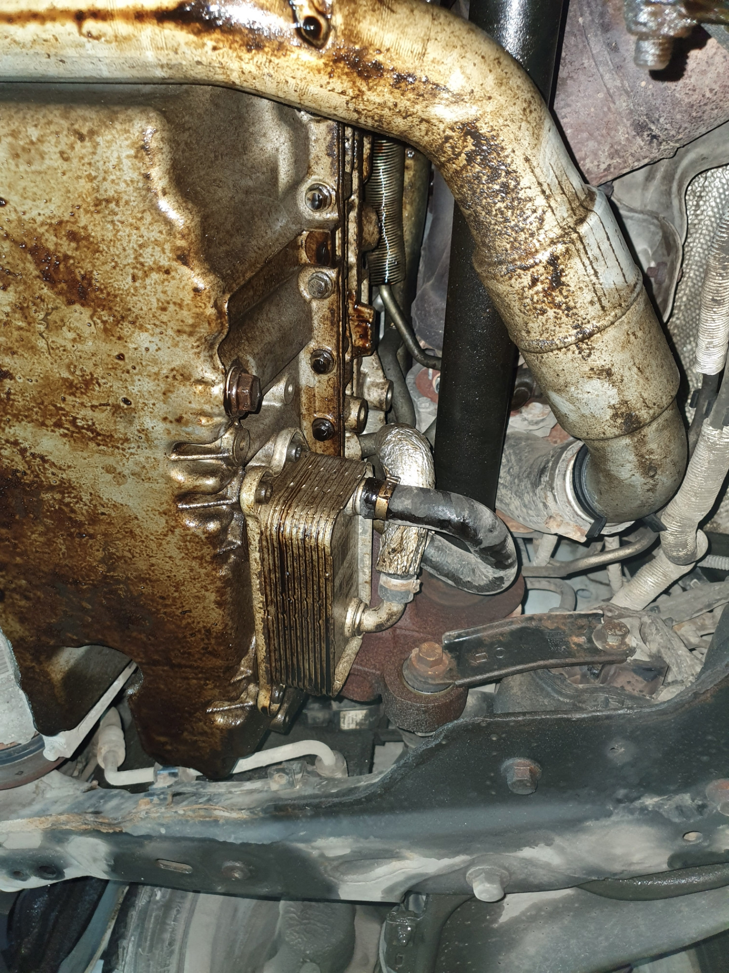 51. Замена прокладок выпускного коллектора и вакуумного насоса — Volvo ...