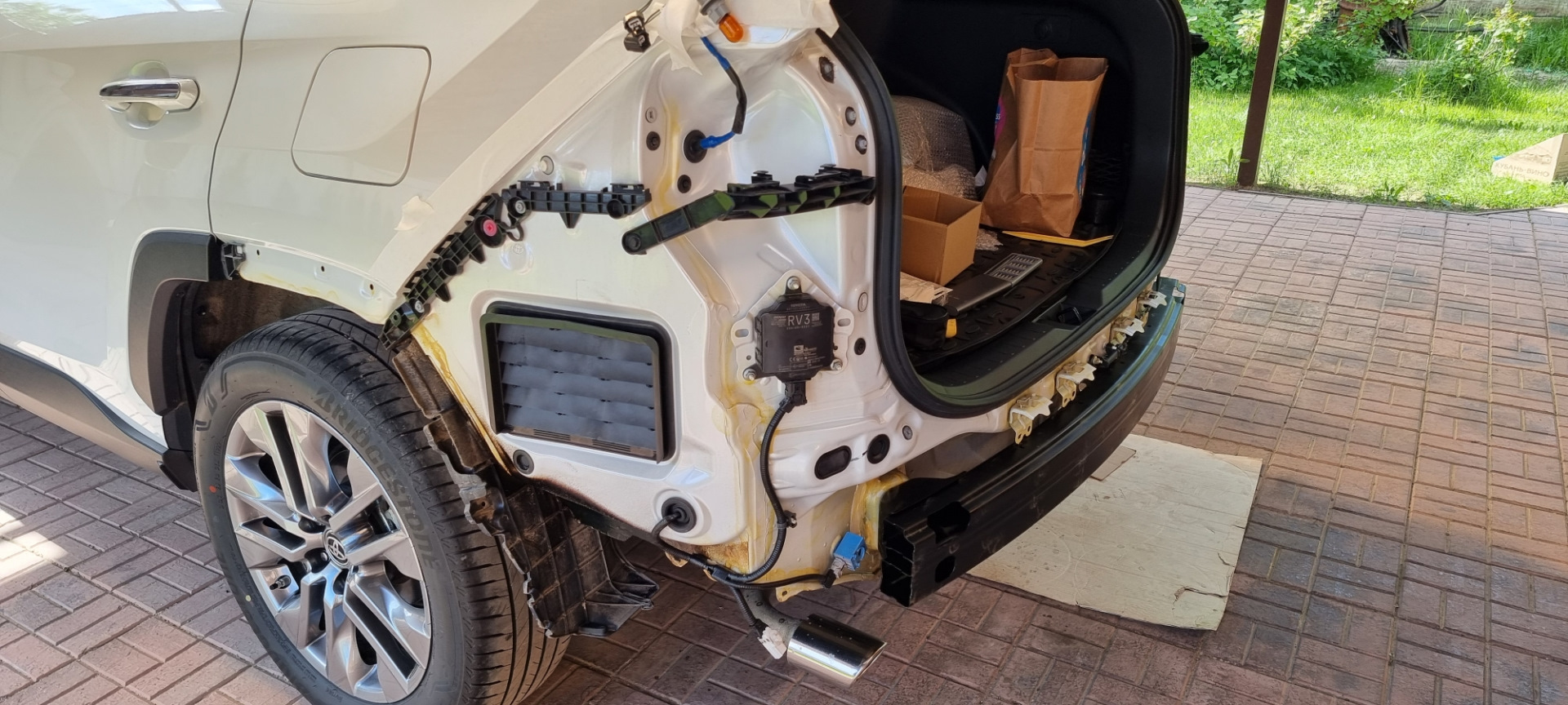 Замена поцарапанного бампера. — Toyota RAV4 (5G), 2,5 л, 2020 года ...