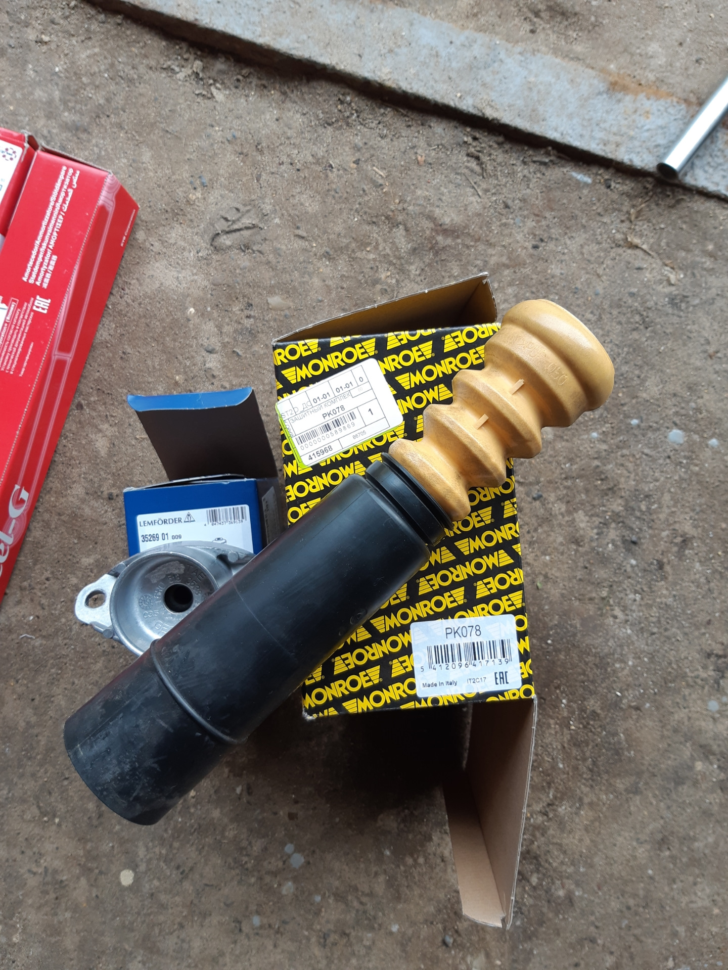 Замена задних амортизаторов. — Volkswagen Polo Sedan, 1,6 л, 2012 года ...