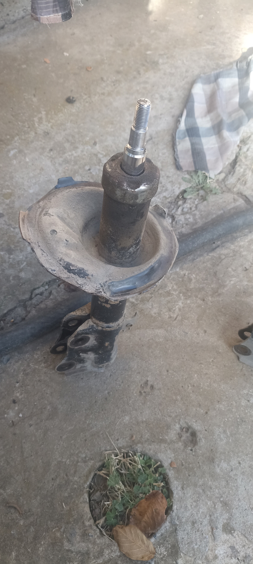 Замена передних амортизаторов — Geely GC6, 1,5 л, 2014 года | визит на ...