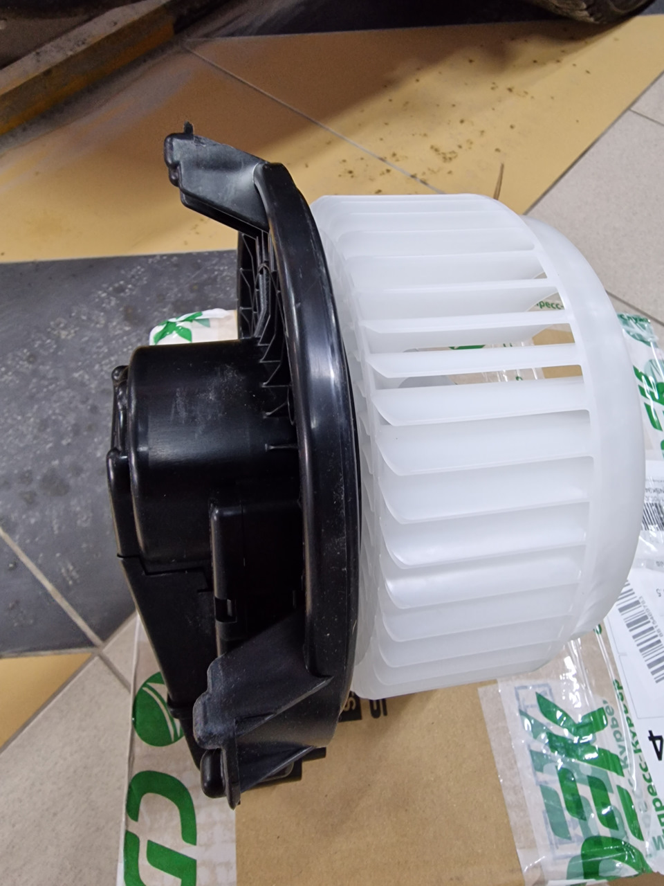 Моторчик отопителя — Toyota Camry (XV50), 2,5 л, 2015 года | поломка ...