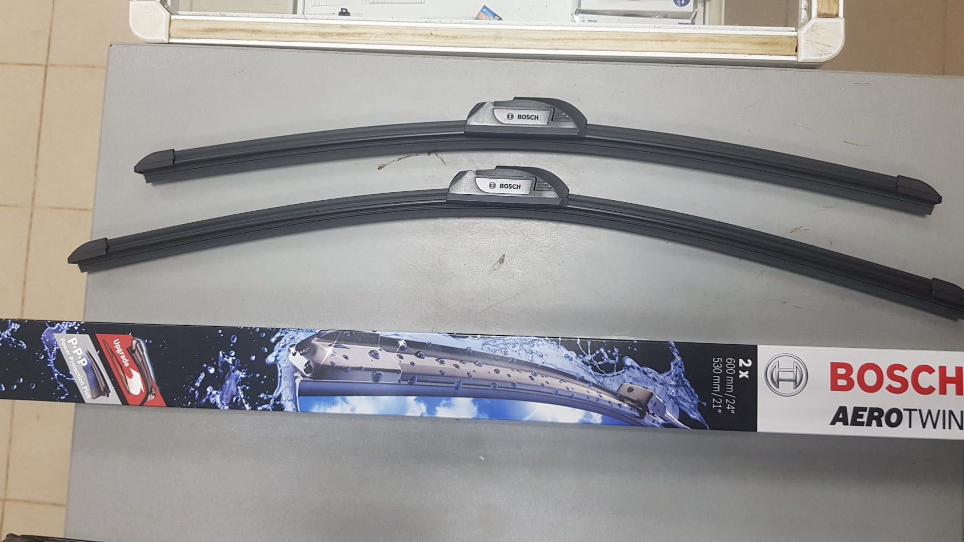 К навому стеклу, новые щетки) — Mitsubishi Outlander XL, 3 л, 2007 года ...