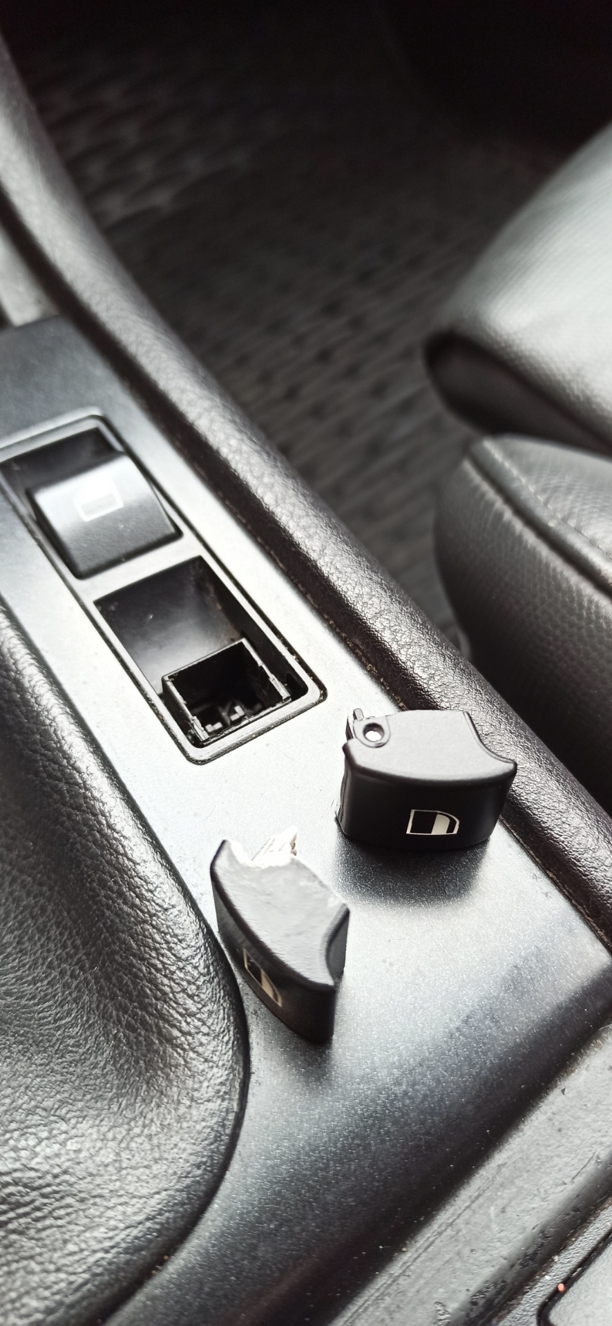 Кнопки стеклоподъёмника. — BMW 3 series Touring (E46), 2 л, 2005 года ...