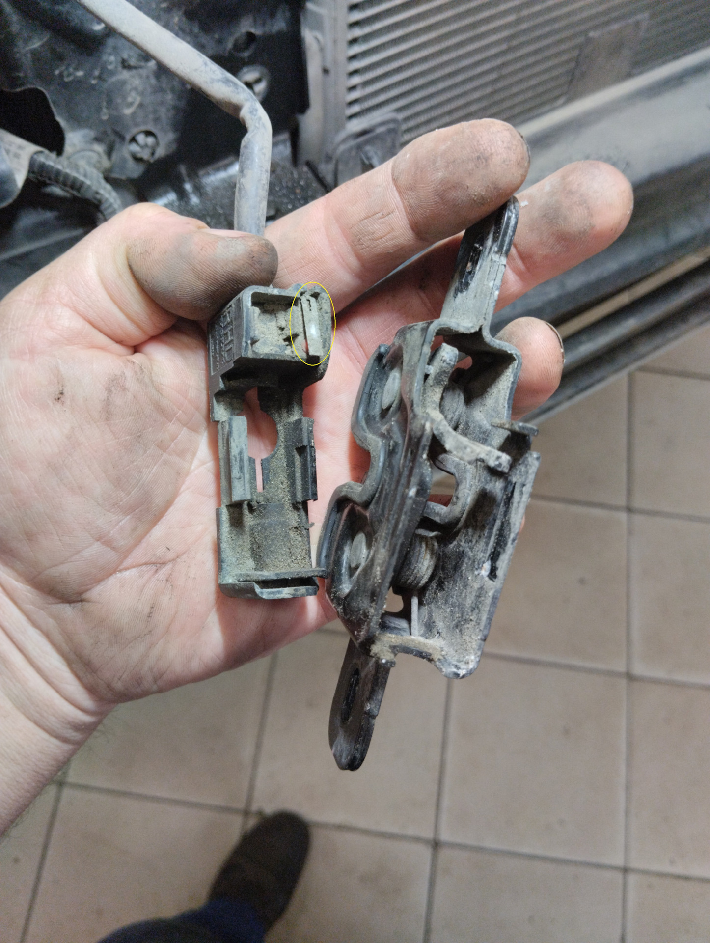 Ремонт замка капота Volvo XC60 или ошибка "Ремни и двери", замена ...