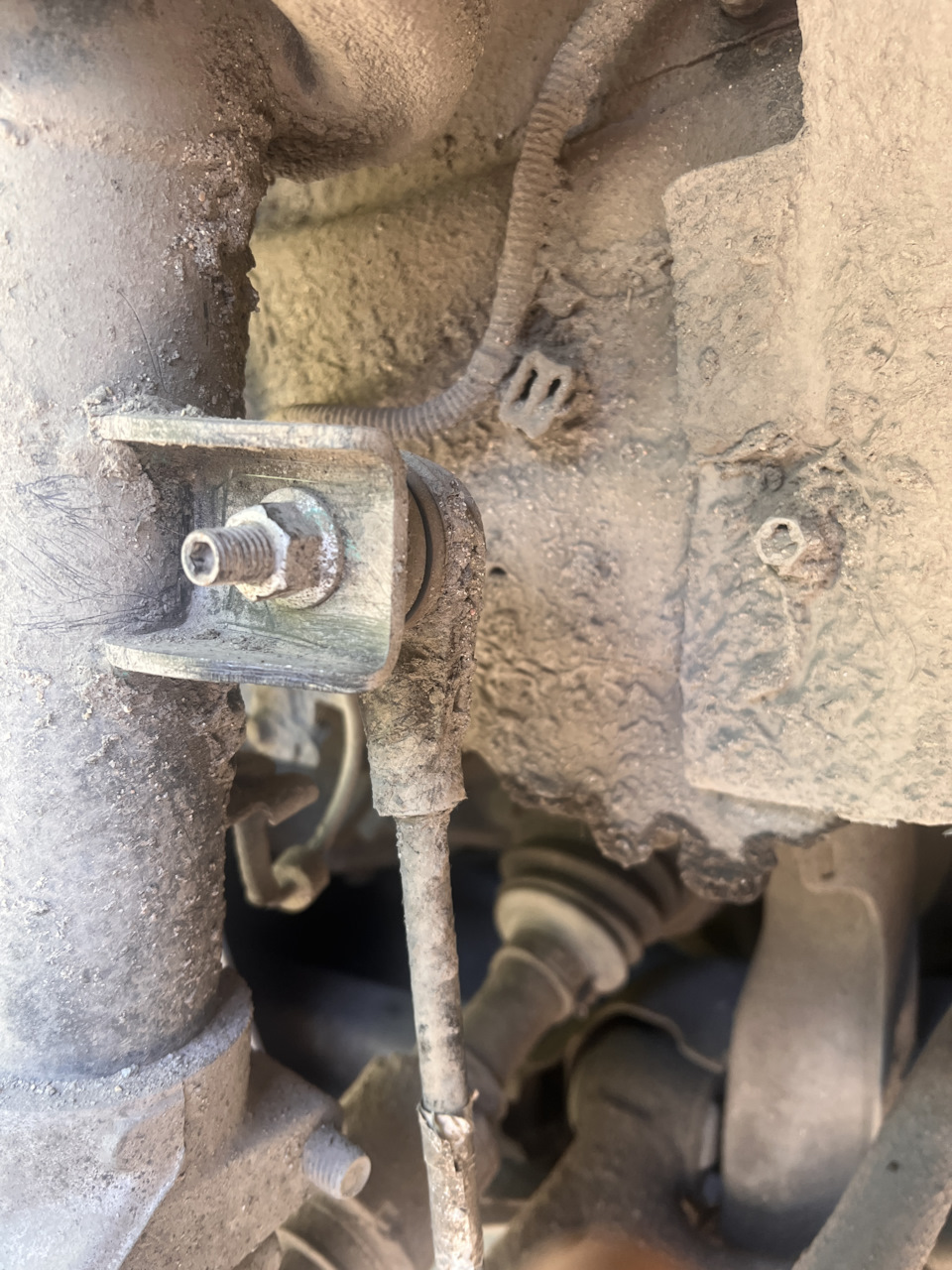 Замена стойки стабилизатора Geely Monjaro — Geely Monjaro, 2 л, 2023 ...