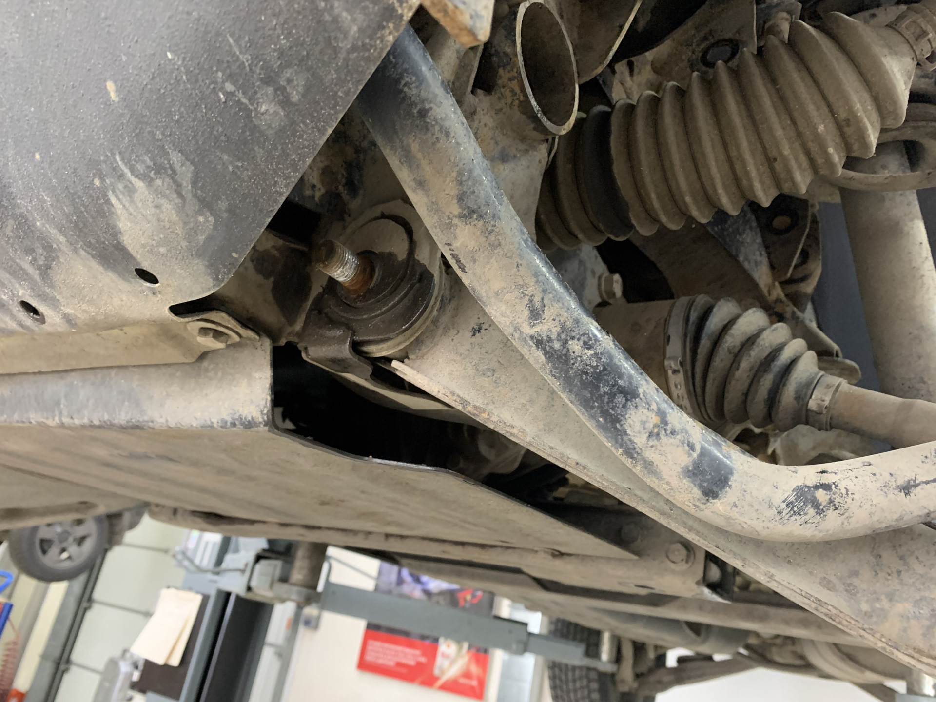 Ремонт ходовки — Mitsubishi Pajero (4G), 3,8 л, 2008 года | визит на ...