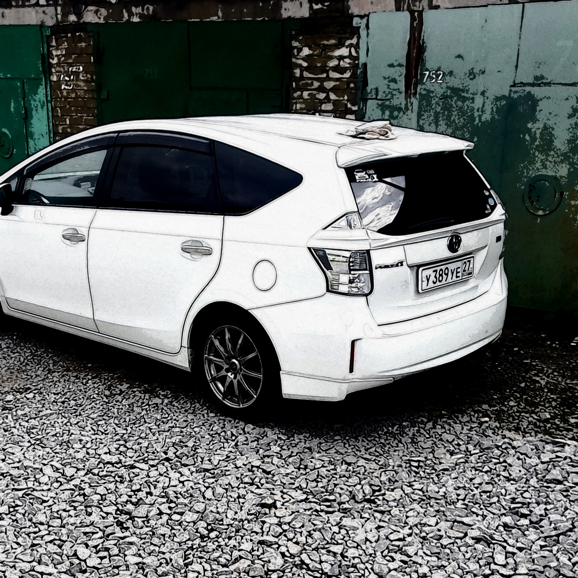 Накладка на фары и на багажник — Toyota Prius Alpha, 1,8 л, 2011 года ...