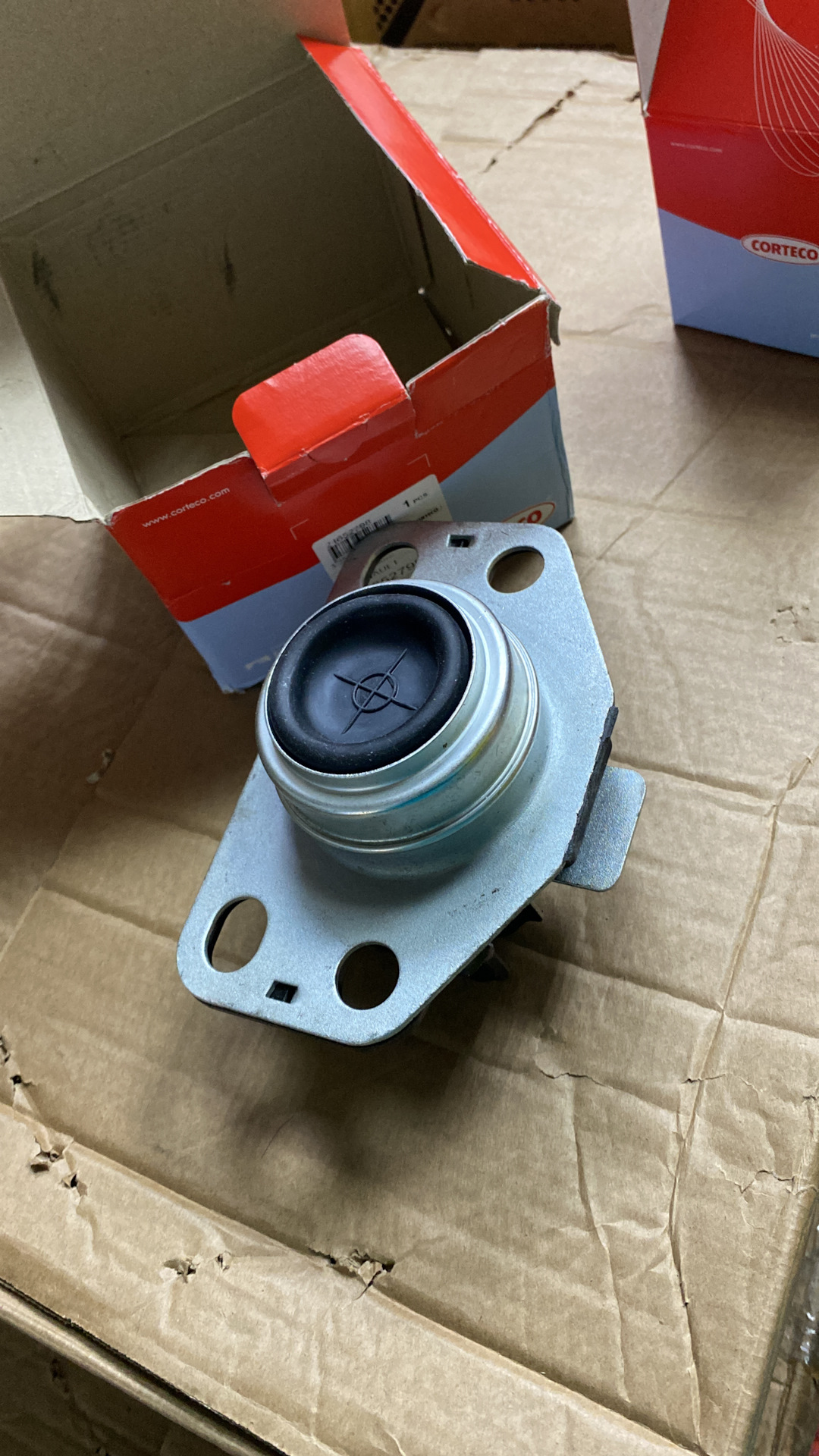 Опора двигателя 3шт — Renault Symbol, 1,4 л, 2004 года | запчасти | DRIVE2