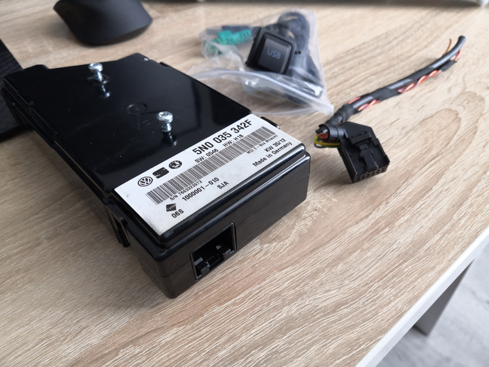 #9 Media Device Interface (MDI) — Volkswagen Golf Mk6, 1,4 л, 2012 года ...