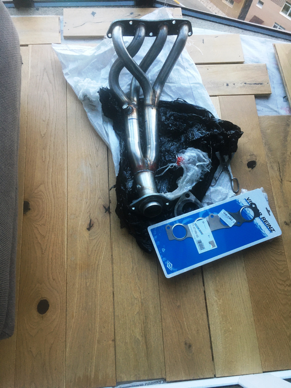 713716600 Прокладка, выпускной коллектор VICTOR REINZ | Запчасти на DRIVE2