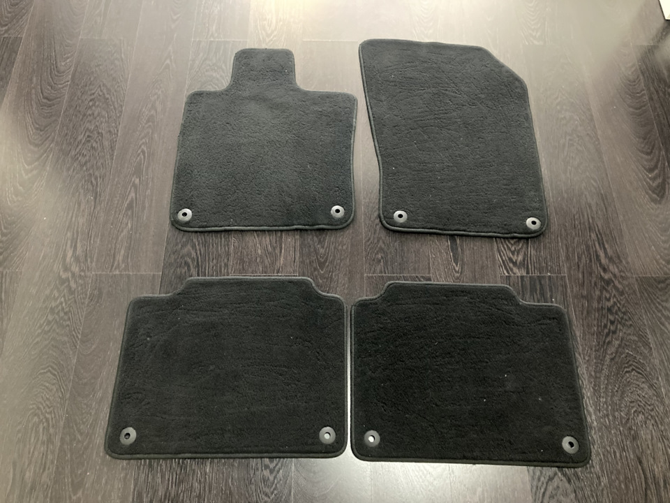 Оригинальные ковры из литой пластмассы в салон и коврик в багажник ...