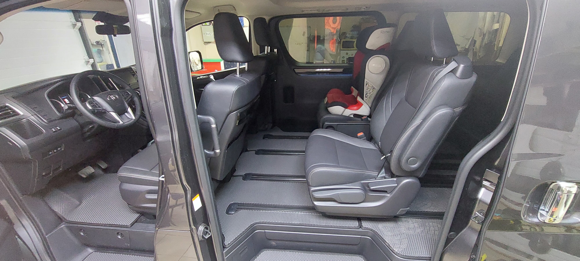 Убрал лишние кресла + коврики EVA — Toyota HiAce (H300), 2,8 л, 2021 ...