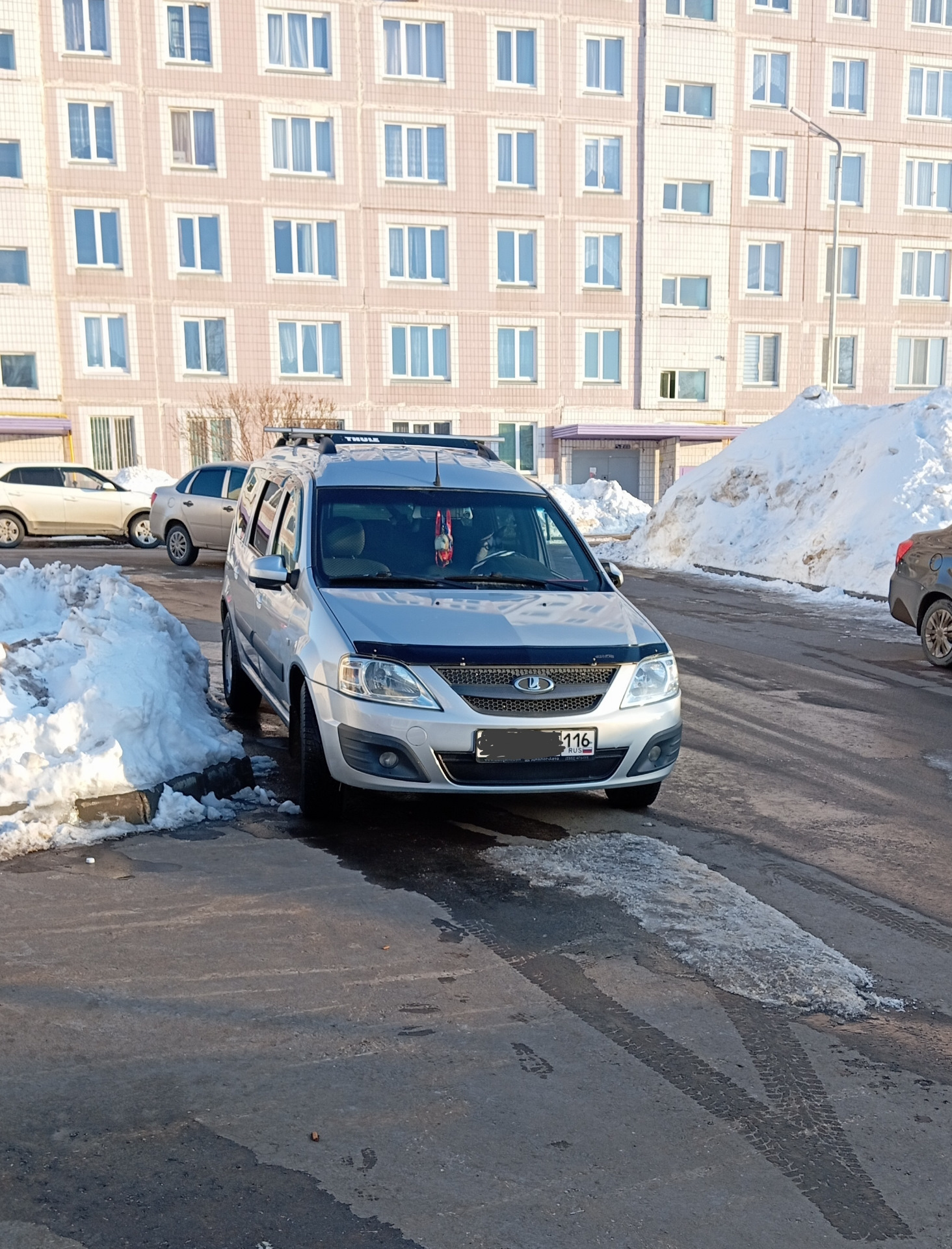 Дефлектор капота, эксперимент открыт. — Lada Ларгус, 1,6 л, 2013 года ...