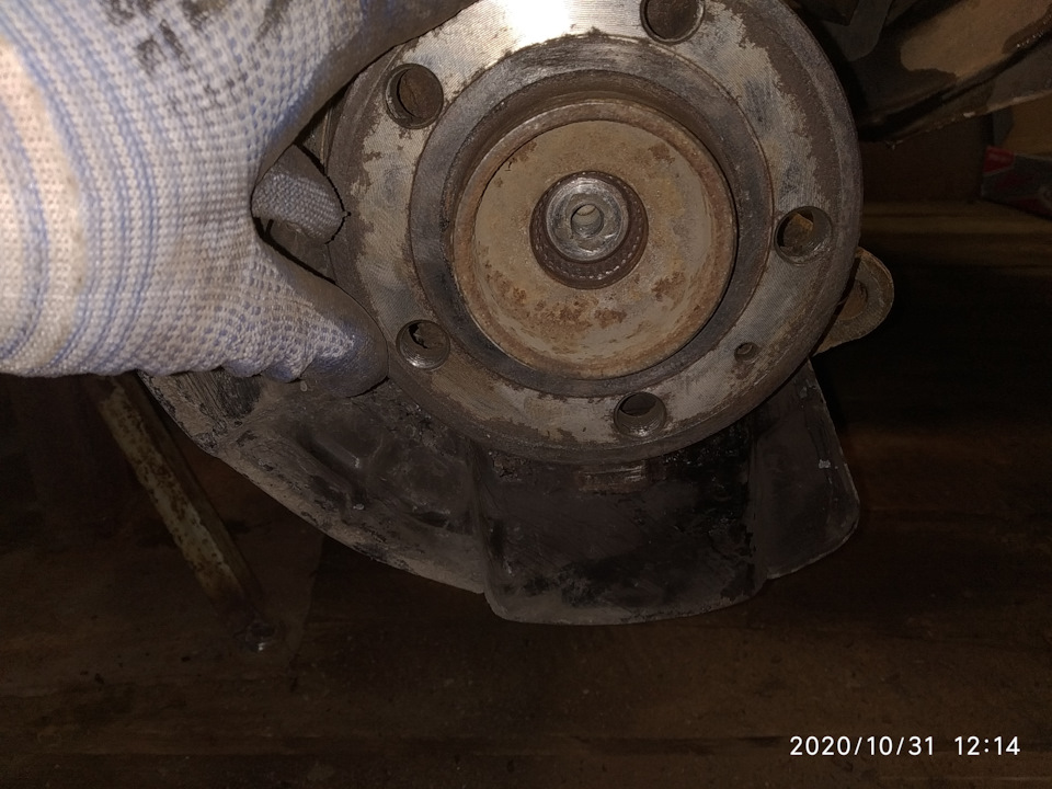 О замене болтов в щелкающих передних колесах — Volvo XC90 (1G), 2,4 л ...