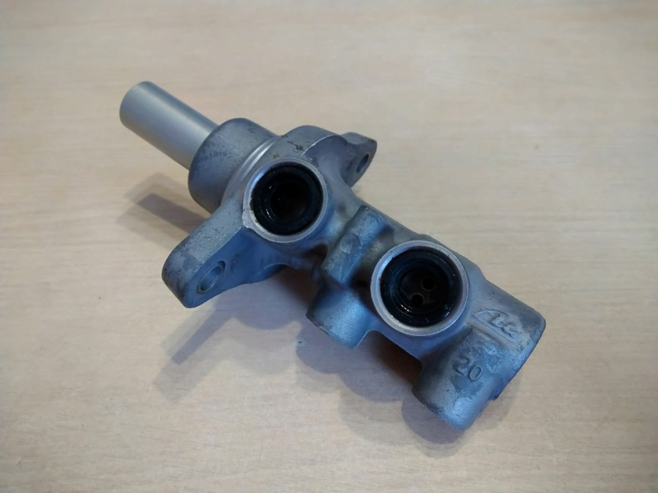 Главный тормозной цилиндр Mitsubishi Lancer 10 на Mitsubishi Lancer X ...