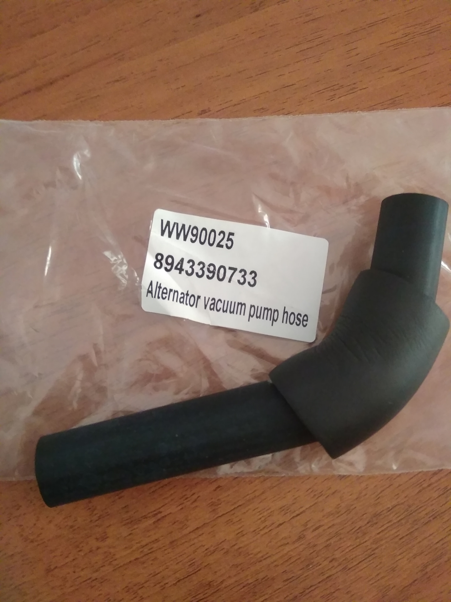 Патрубок отвода масла вакуумного насоса. — Isuzu Elf, 4,3 л., 1994 года ...