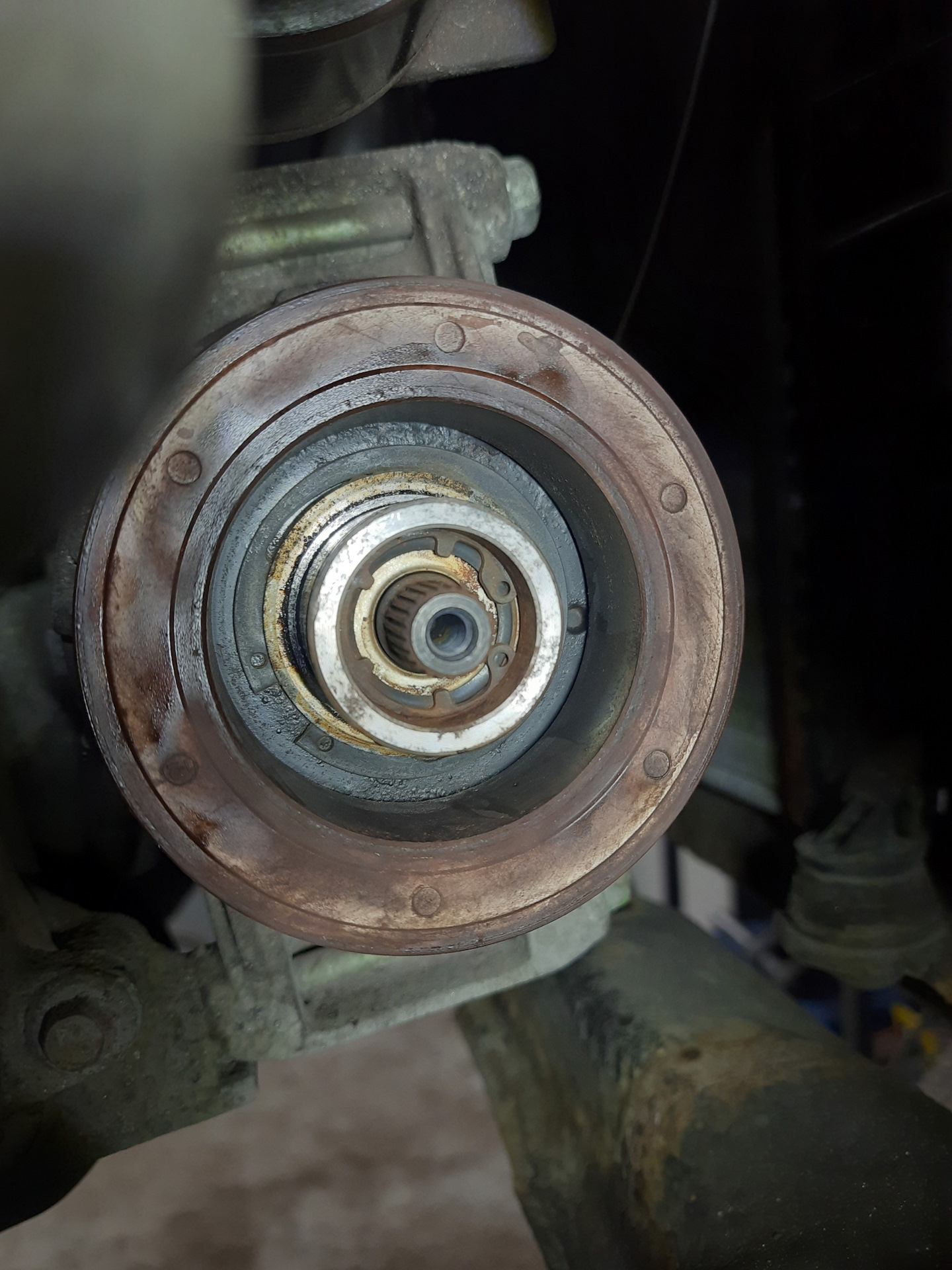 Подшипник шкива кондиционера. — Nissan Qashqai+2, 1,6 л, 2010 года ...