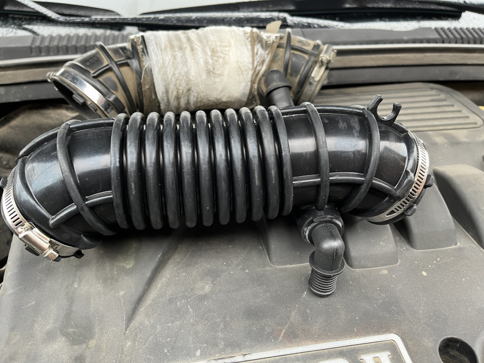 Патрубок воздушного фильтра — Chevrolet Cruze (1G), 1,6 л, 2014 года ...