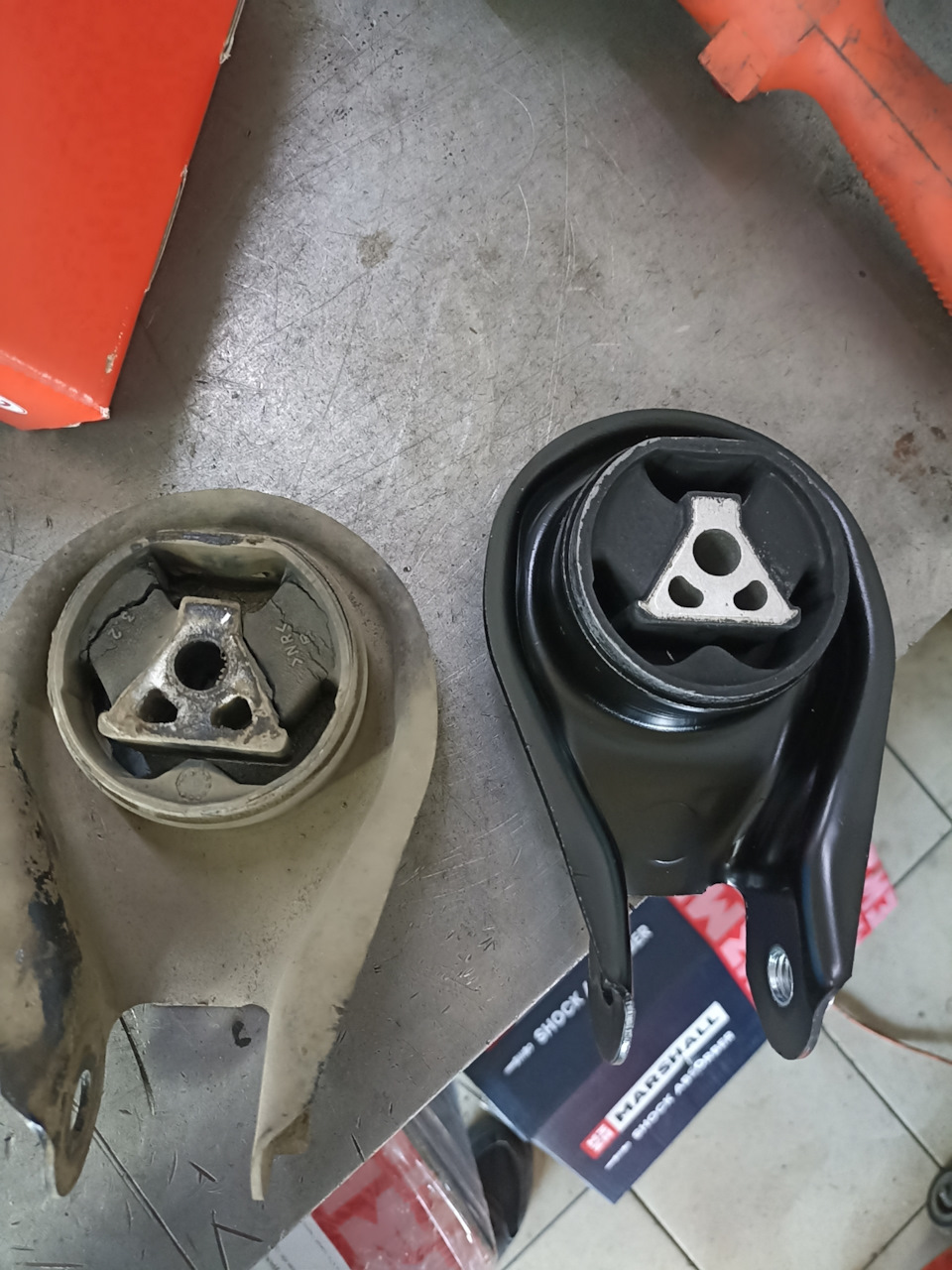 Замена опор двигателя и коробки. Щелчок при переключении передач ...