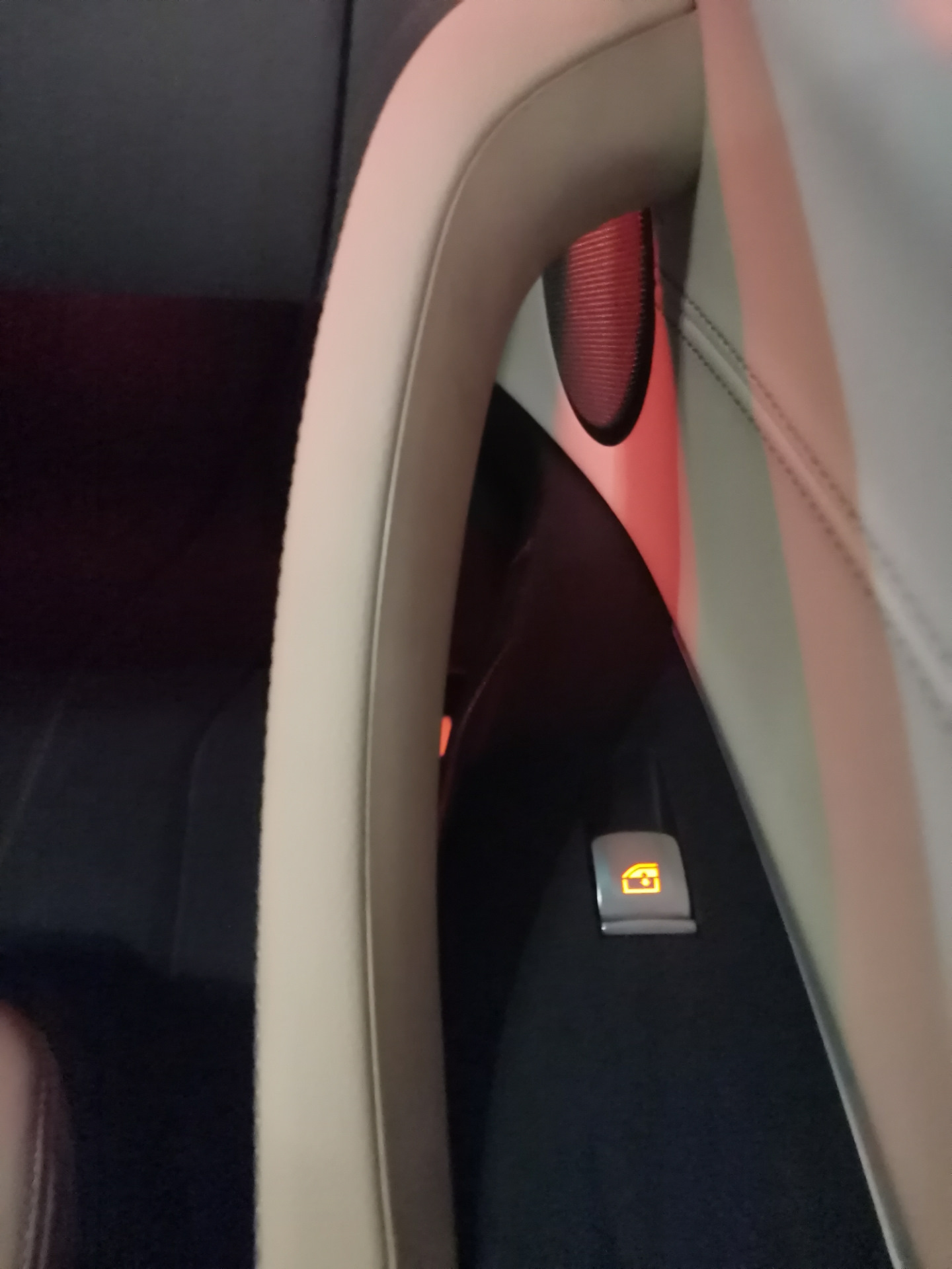 Замена отбойнтков с пыльниками механизма лючка бака и клипс внутренней ...