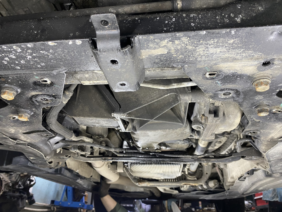 Замена заднего сальника коленвала двс, сальника акпп, прокладки датчика ...