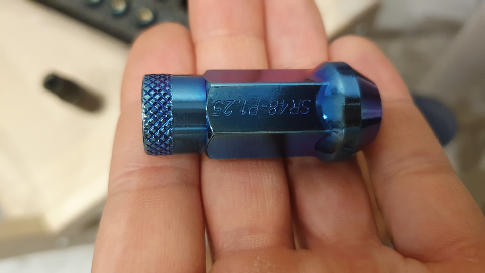 MUTEKI 32905UN К-т гаек SR48 12x1.25 "Обожженный" Синий неон — Infiniti ...