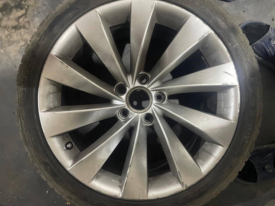 Шины летние Pirelli 235/45 R18, литые диски VW 6,5Jx18 ET9 5x112 на ...