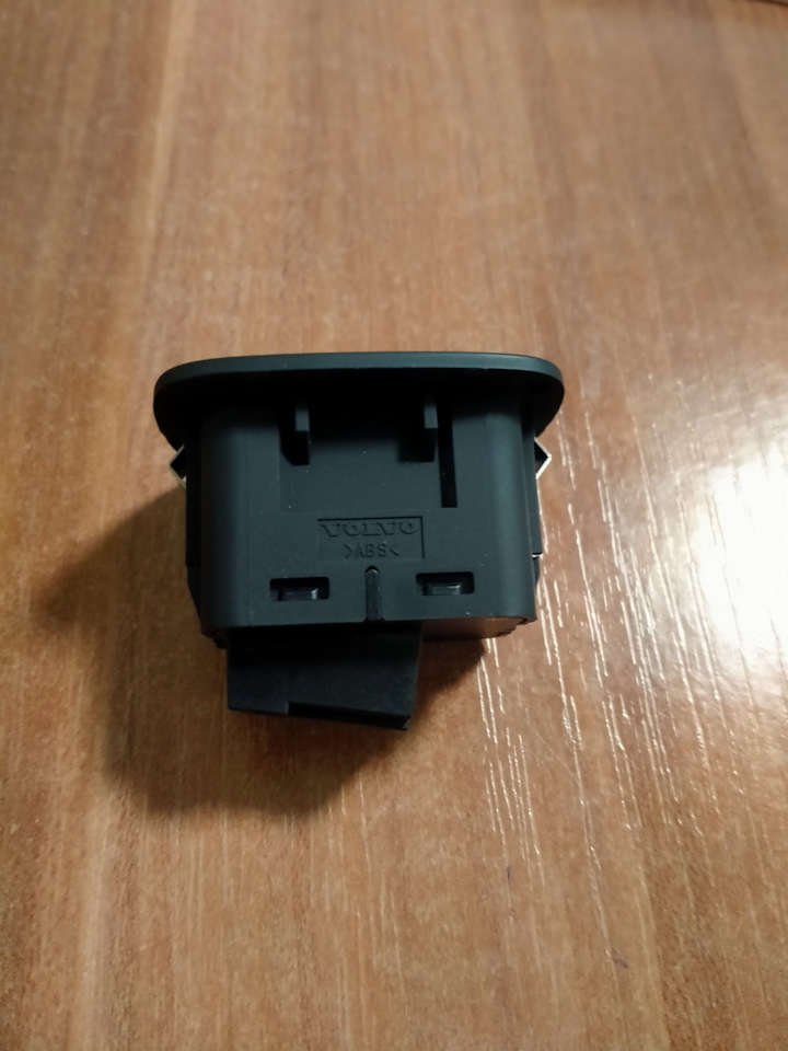 31399328 КНОПКА УПРАВЛЕНИЯ СКЛАДНЫМ ФАРКОПОМ (А/М БЕЗ ПНЕВМОПОДВЕСКИ ...