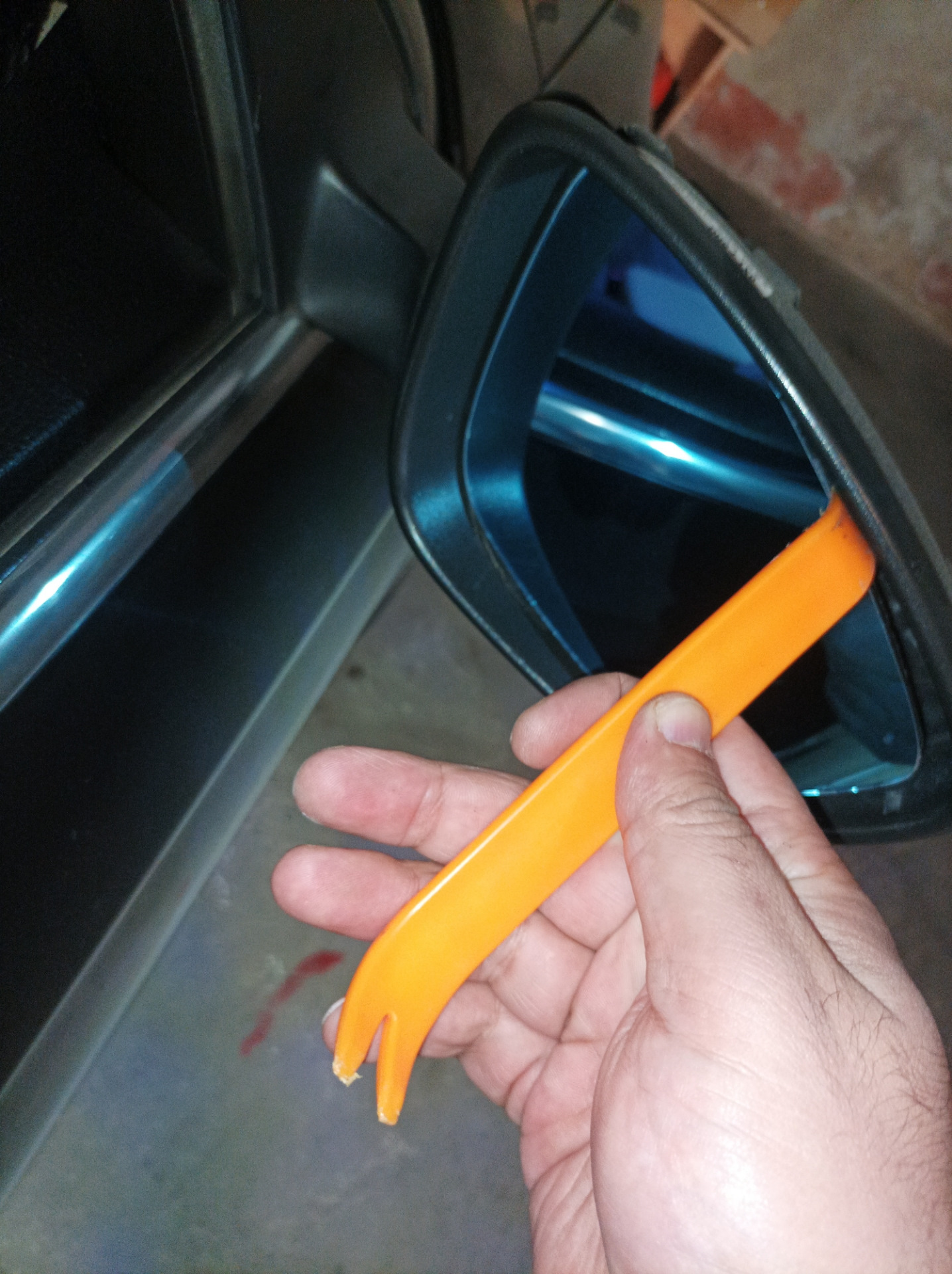 Замена моторчика правого зеркало — Volkswagen Passat B6, 1,8 л, 2008 ...