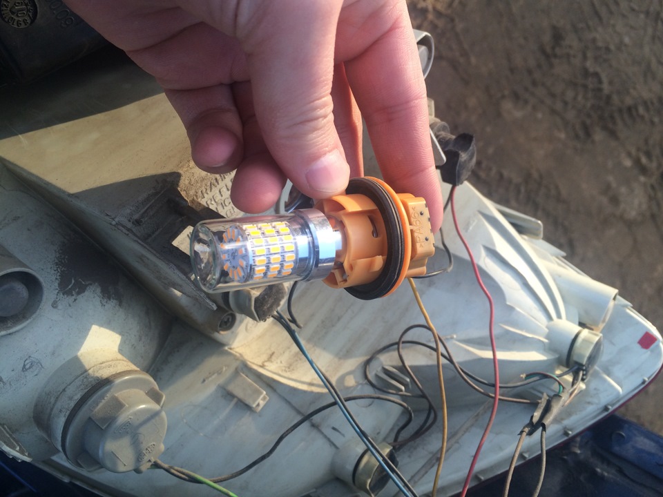 Установка светодиодных ламп Refit-2 в поворотники Шкода Суперб 2010 — cool-led.ru на DRIVE2
