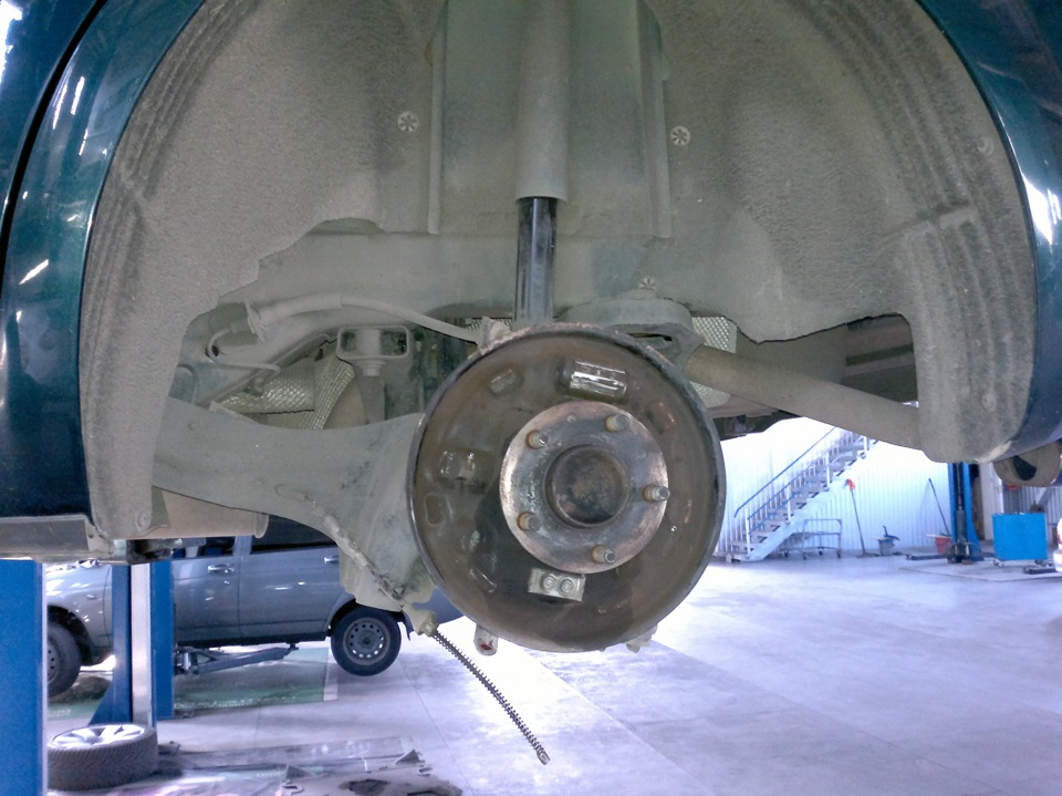 Задние дисковые тормоза — Ford Focus Hatchback II, 1,8 л, 2008 года ...