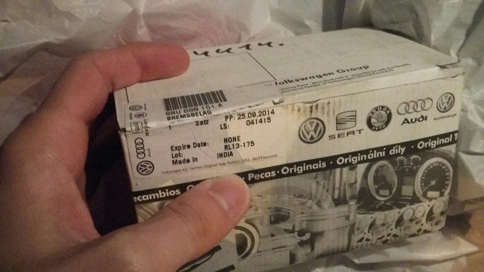 Замена передних колодок — Volkswagen Polo Sedan, 1,6 л, 2013 года ...