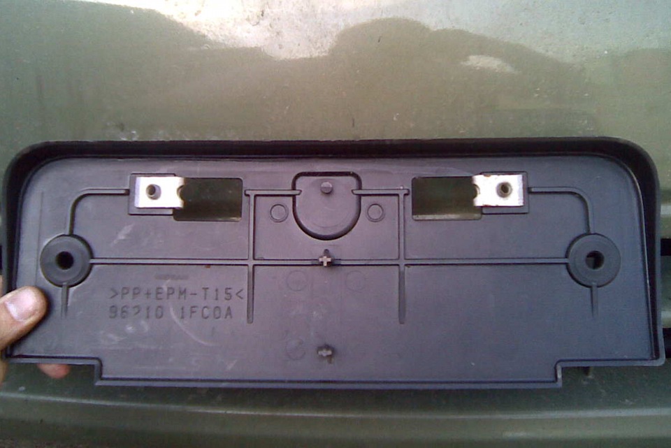 Установка License plate bracket — Nissan Cube III, 1,8 л, 2009 года ...