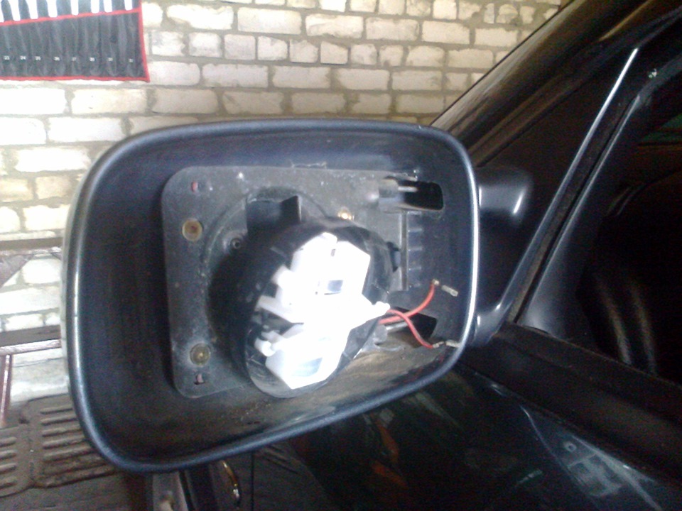 День эл зеркал — Volkswagen Passat Variant B4 1 6 л 1996 года