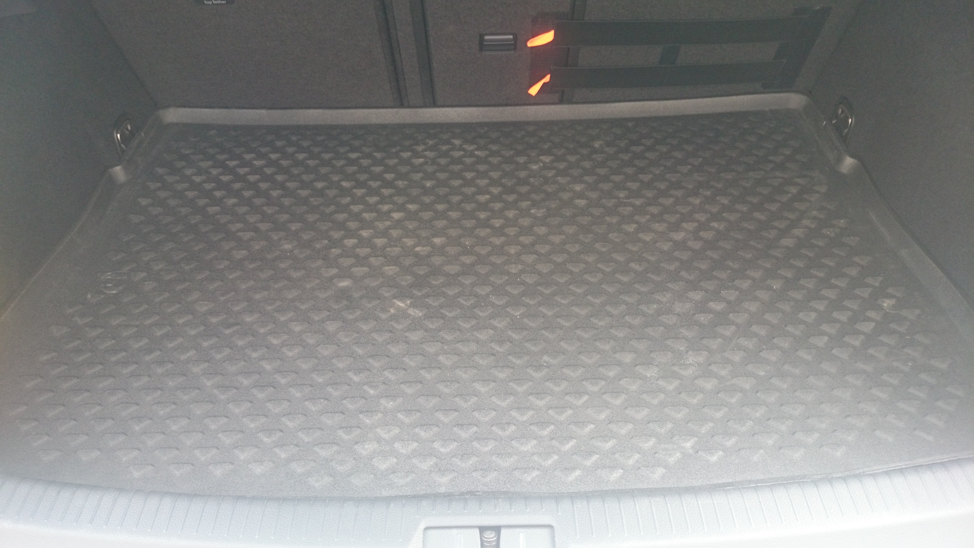 Коврик в багажник или как я сама себя нае*ла на 800 рэ)) — Volkswagen ...