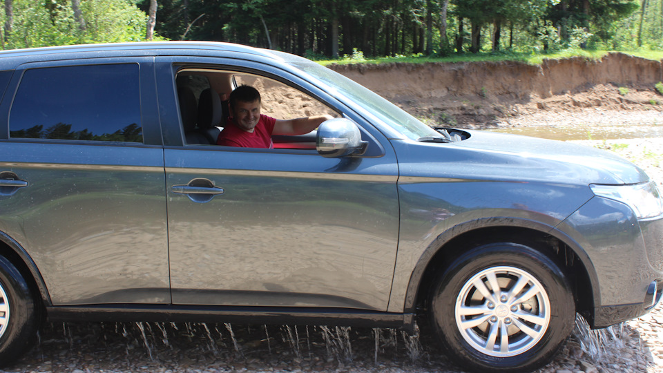 Пыльники амортизатора — Mitsubishi Outlander (3G), 2 л, 2014 года ...