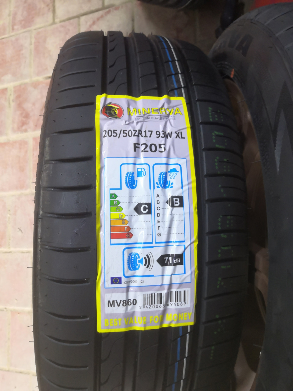 Резина Minerva — Toyota Isis, 1,8 л, 2005 года | шины | DRIVE2