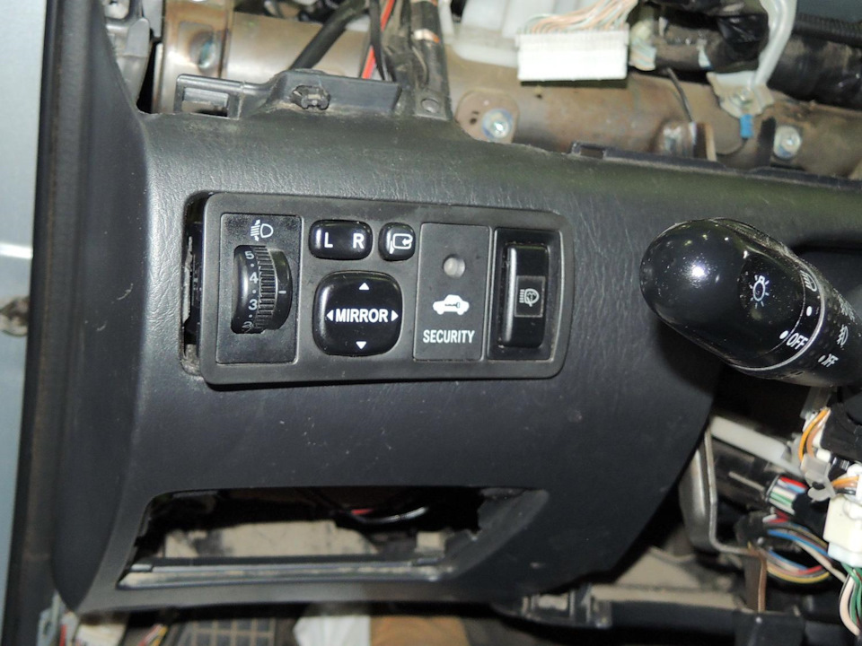 Подключение зеркал с электроскладыванием — Toyota Corolla (120), 1,6 л ...