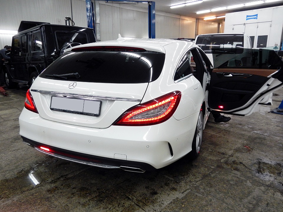 CLS W218 и небольшие доработки + противотуманка — MB Comand на DRIVE2