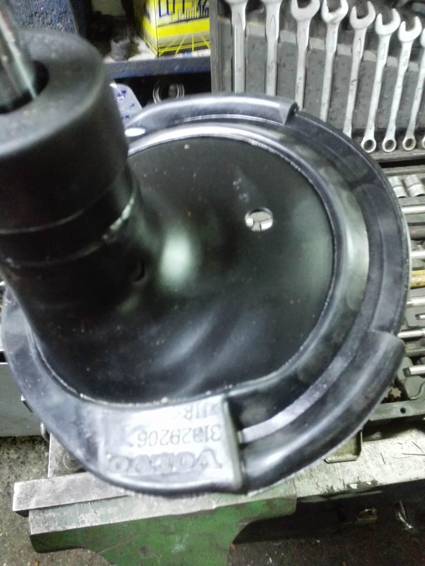 Замена амортизаторов(вкруг на SACHS) — Volvo S80 (1G), 2,4 л, 2001 года ...