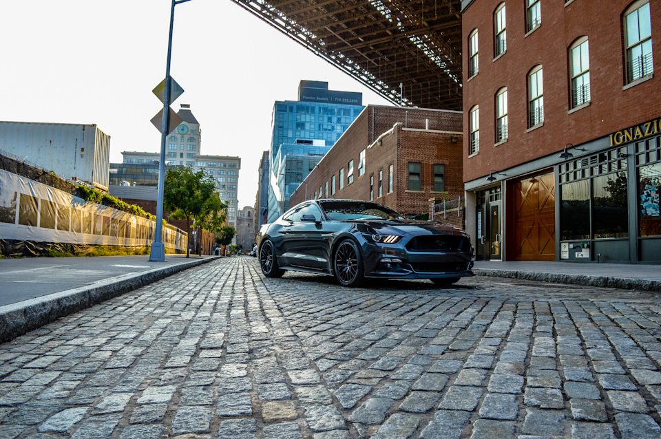 DUMBO… Downtown Brooklyn, NEW YORK — Ford Mustang (6G), 5 л, 2015 года ...