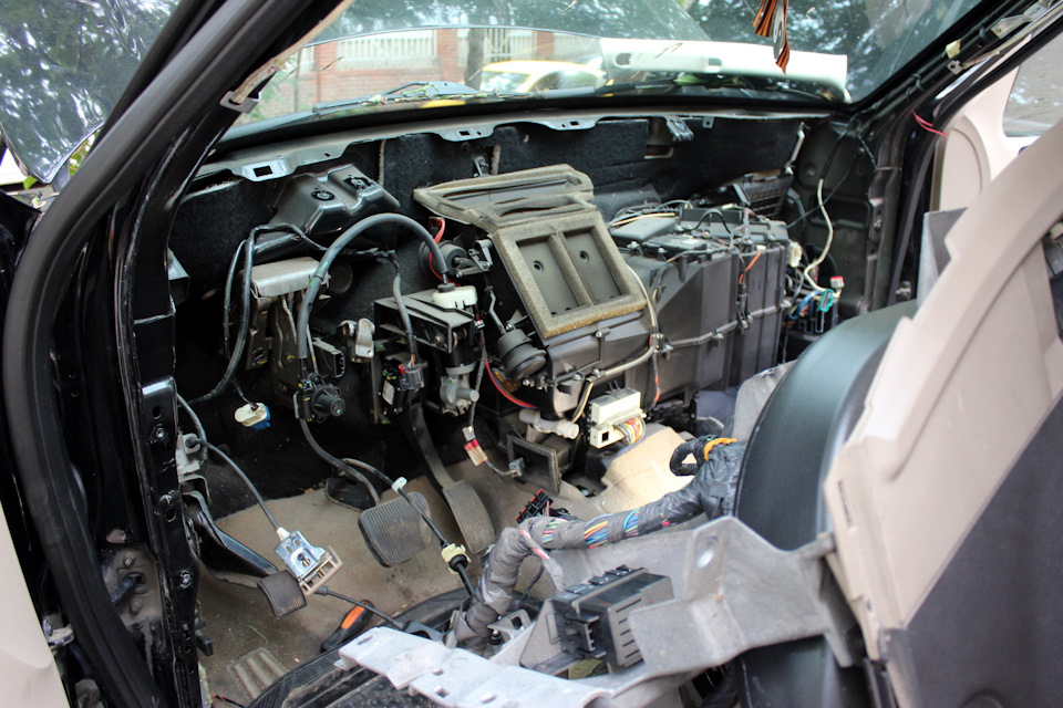 Ford Expedition — замена актуаторов заслонок климат-контроля — ТрансЛаб ...