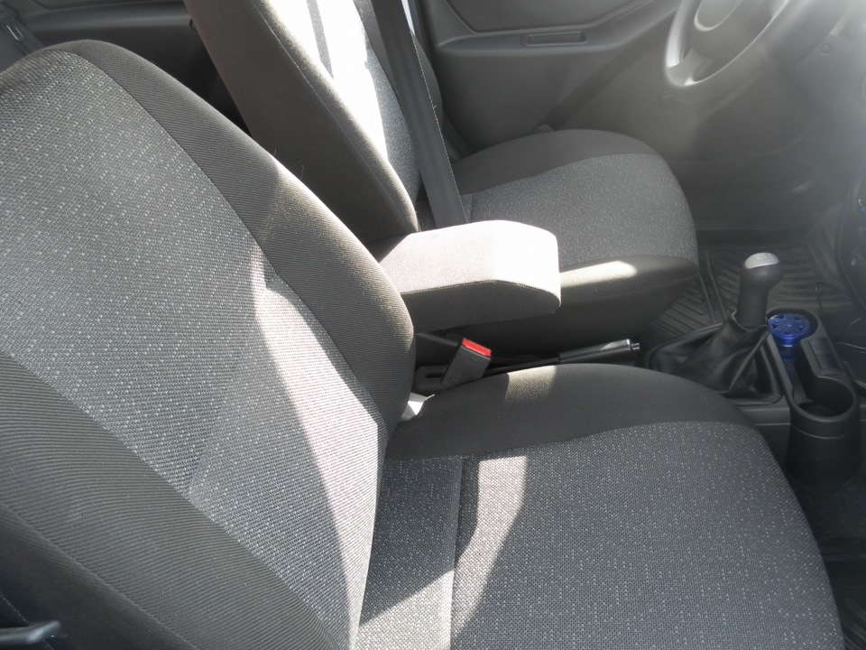 Подлокотник. — Lada Гранта (1G), 1,6 л, 2013 года | тюнинг | DRIVE2