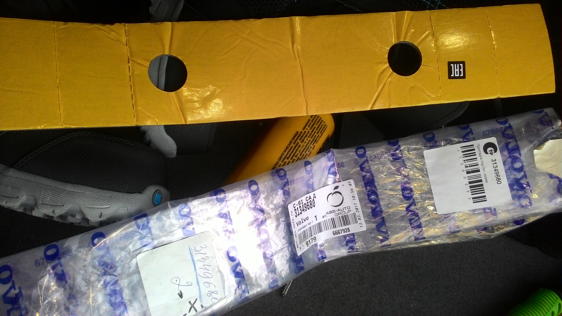 31349680 Устранение неприятного звука от госномера — Volvo S40 (2G), 2 ...