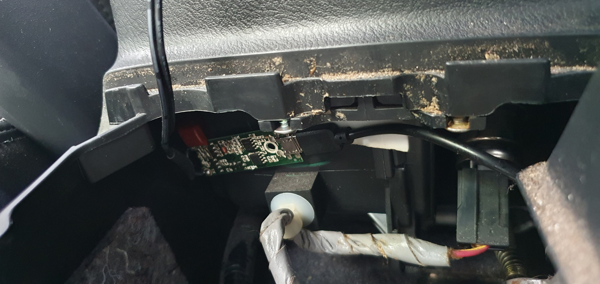 Беспроводная зарядка на подстаканник. — Honda Accord (7G), 2 л, 2007 ...